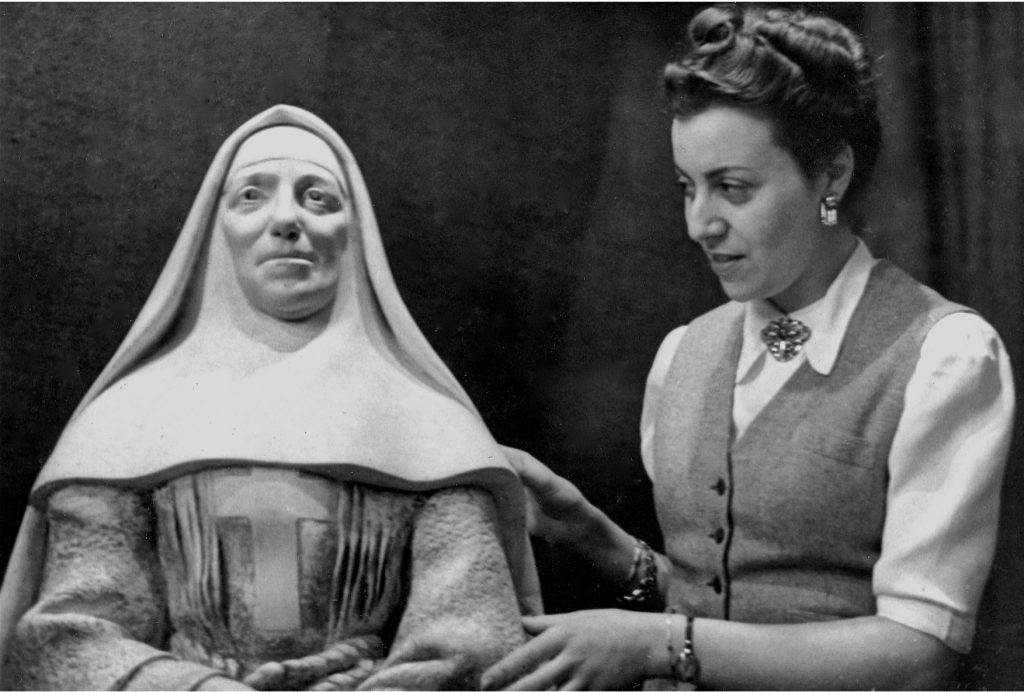 Restauración de una escultura de Margarita Sans Jordi - Asociación ...